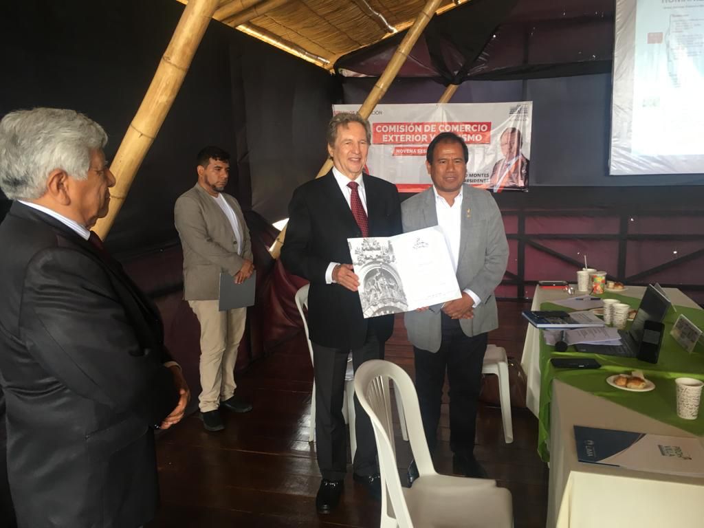 Entregan distinción especial a presidente de Canatur por sus ...